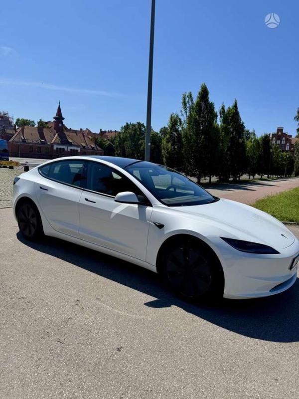 White Tesla Model 3 2024 in Klaipeda, with an engine capacity of 0.00 L and mileage of 37 thousand km for 29900 €, photo 9 on AUTOMOTO.COM.LV