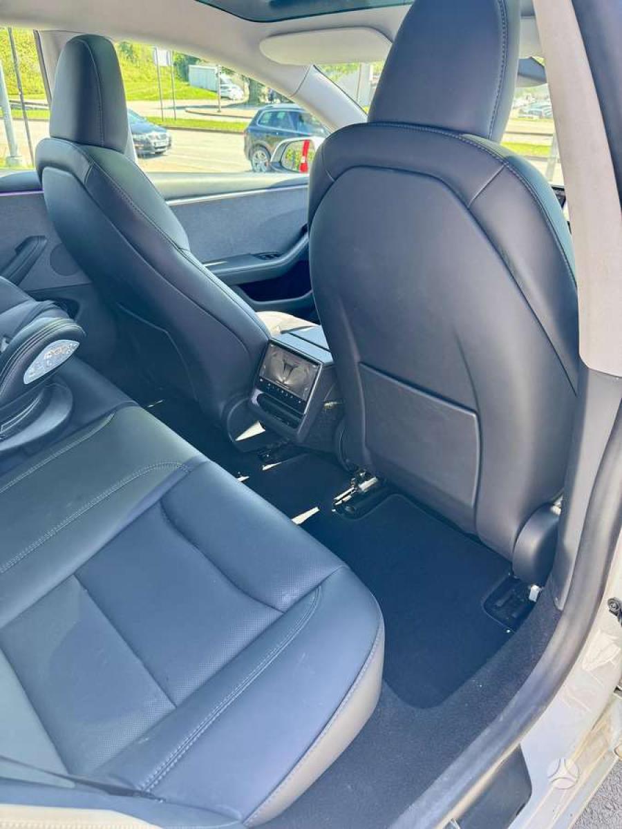 White Tesla Model 3 2024 in Klaipeda, with an engine capacity of 0.00 L and mileage of 37 thousand km for 29900 €, photo 15 on AUTOMOTO.COM.LV