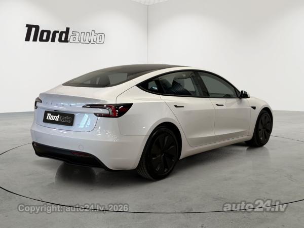 White Tesla Model 3 2024 in Tallinn, with an engine capacity of 0.00 L and mileage of 40 thousand km for 44900 €, photo 2 on AUTOMOTO.COM.LV