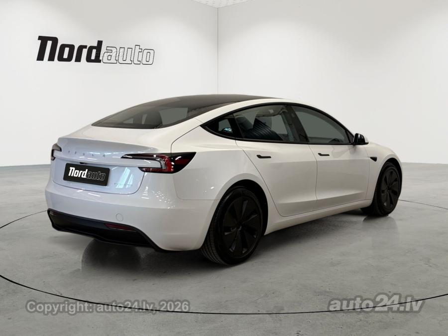 White Tesla Model 3 2024 in Tallinn, with an engine capacity of 0.00 L and mileage of 40 thousand km for 44900 €, photo 3 on AUTOMOTO.COM.LV