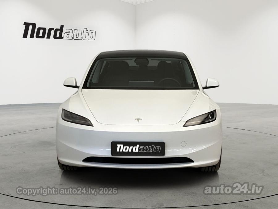White Tesla Model 3 2024 in Tallinn, with an engine capacity of 0.00 L and mileage of 40 thousand km for 44900 €, photo 4 on AUTOMOTO.COM.LV