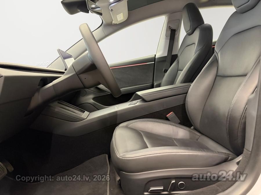 White Tesla Model 3 2024 in Tallinn, with an engine capacity of 0.00 L and mileage of 40 thousand km for 44900 €, photo 6 on AUTOMOTO.COM.LV