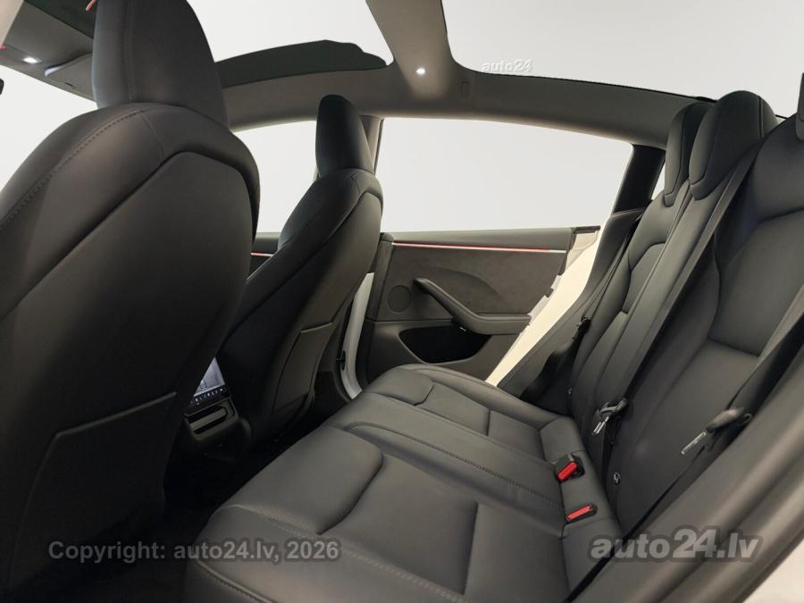 White Tesla Model 3 2024 in Tallinn, with an engine capacity of 0.00 L and mileage of 40 thousand km for 44900 €, photo 7 on AUTOMOTO.COM.LV