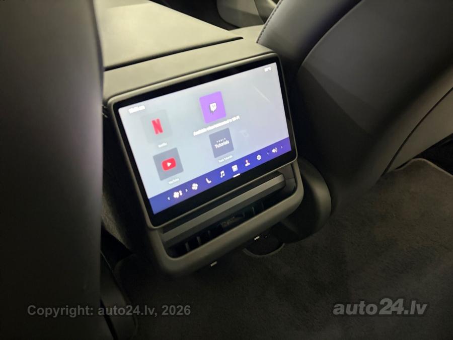 White Tesla Model 3 2024 in Tallinn, with an engine capacity of 0.00 L and mileage of 40 thousand km for 44900 €, photo 10 on AUTOMOTO.COM.LV