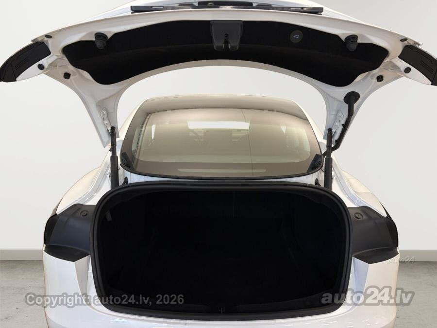 White Tesla Model 3 2024 in Tallinn, with an engine capacity of 0.00 L and mileage of 40 thousand km for 44900 €, photo 13 on AUTOMOTO.COM.LV