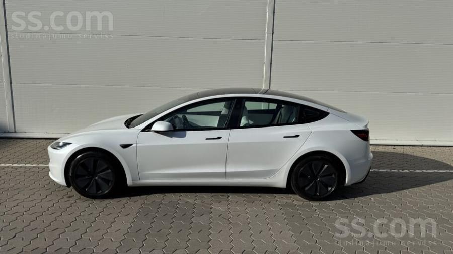 Balts Tesla Model 3 2024 Rīga, ar dzinēja tilpumu 0.00 L un nobraukumu 47 tūkst. km par 32500 €, foto 1 vietnē AUTOMOTO.COM.LV