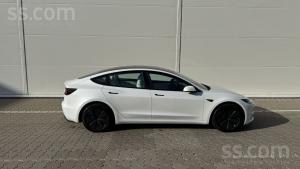 Balts Tesla Model 3 2024 Rīga, ar dzinēja tilpumu 0.00 L un nobraukumu 47 tūkst. km par 32500 €, foto 5 vietnē AUTOMOTO.COM.LV