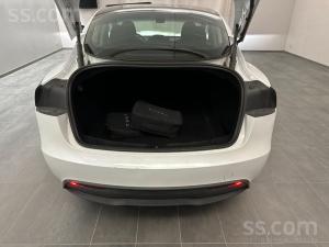 White Tesla Model 3 2024 in Riga, with an engine capacity of 0.00 L and mileage of 75 thousand km for 42000 €, photo 5 on AUTOMOTO.COM.LV