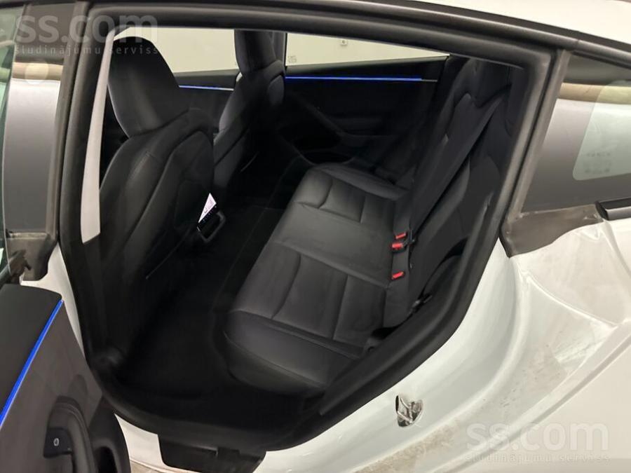 White Tesla Model 3 2024 in Riga, with an engine capacity of 0.00 L and mileage of 75 thousand km for 42000 €, photo 8 on AUTOMOTO.COM.LV