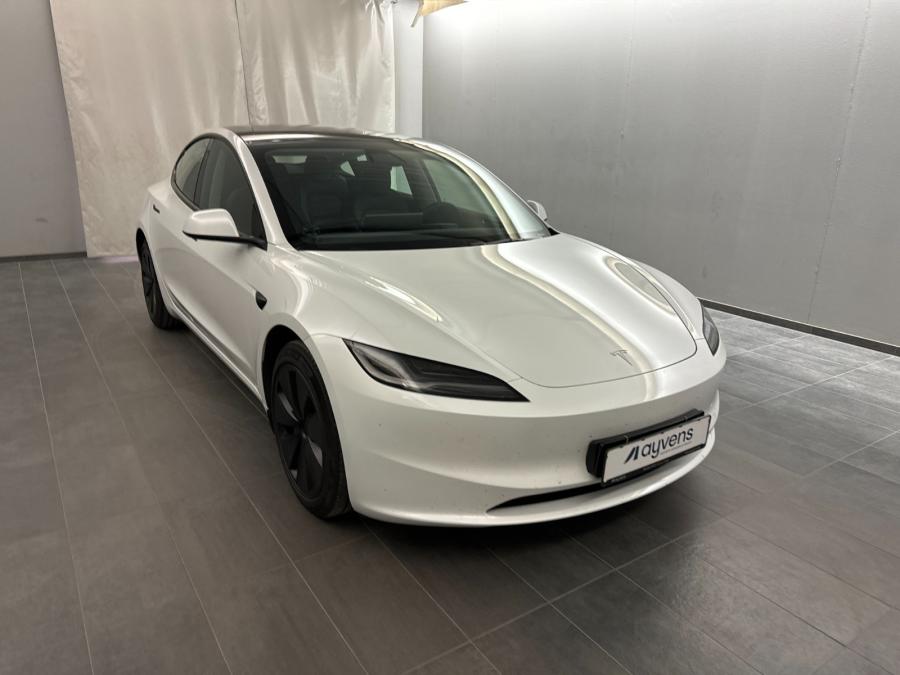 White Tesla Model 3 2024 in Riga, with an engine capacity of 0.00 L and mileage of 75 thousand km for 42000 €, photo 1 on AUTOMOTO.COM.LV