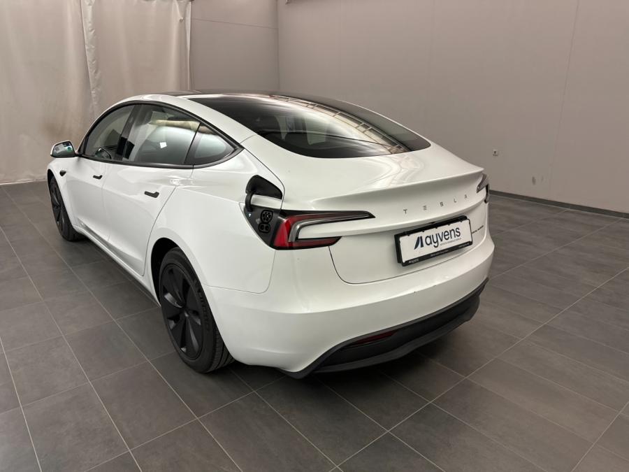 White Tesla Model 3 2024 in Riga, with an engine capacity of 0.00 L and mileage of 75 thousand km for 42000 €, photo 3 on AUTOMOTO.COM.LV