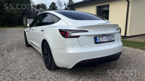 White Tesla Model 3 2024 in Riga, with an engine capacity of 0.00 L and mileage of 70 thousand km for 35200 €, photo 4 on AUTOMOTO.COM.LV