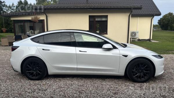 White Tesla Model 3 2024 in Riga, with an engine capacity of 0.00 L and mileage of 70 thousand km for 35200 €, photo 5 on AUTOMOTO.COM.LV