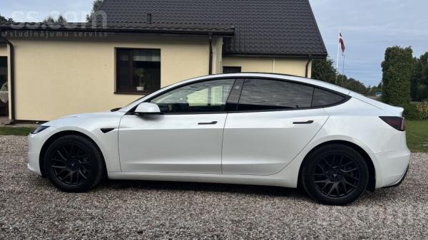 White Tesla Model 3 2024 in Riga, with an engine capacity of 0.00 L and mileage of 70 thousand km for 35200 €, photo 6 on AUTOMOTO.COM.LV