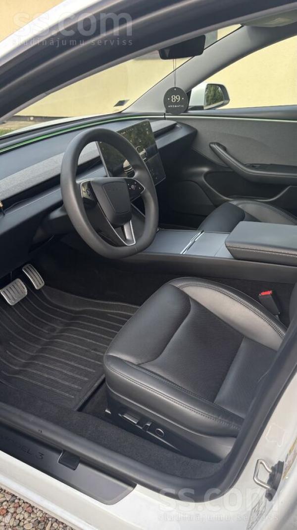 White Tesla Model 3 2024 in Riga, with an engine capacity of 0.00 L and mileage of 70 thousand km for 35200 €, photo 9 on AUTOMOTO.COM.LV