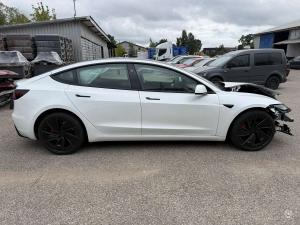 Balts Tesla Model 3 2024 Kauņa, ar dzinēja tilpumu 0.00 L un nobraukumu 24 tūkst. km par 27990 €, foto 5 vietnē AUTOMOTO.COM.LV