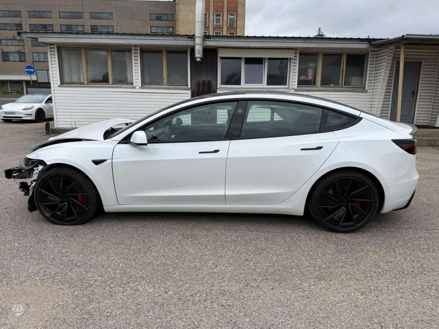 Balts Tesla Model 3 2024 Kauņa, ar dzinēja tilpumu 0.00 L un nobraukumu 24 tūkst. km par 27990 €, foto 6 vietnē AUTOMOTO.COM.LV