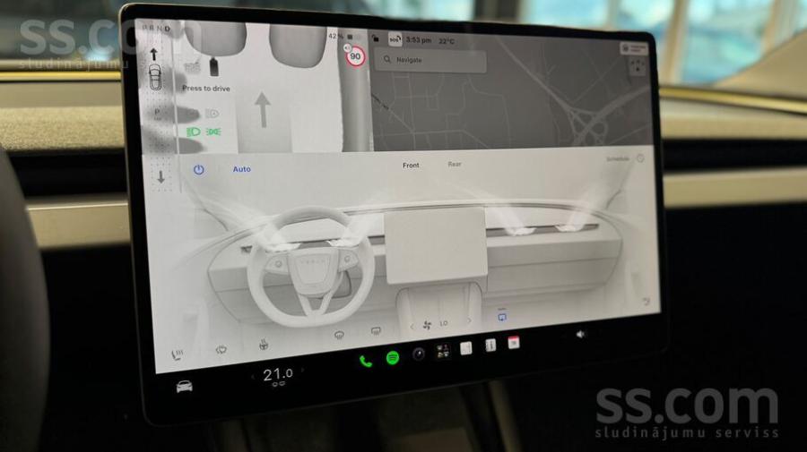 White Tesla Model 3 2024 in Riga, with an engine capacity of 0.00 L and mileage of 75 thousand km for 40990 €, photo 17 on AUTOMOTO.COM.LV