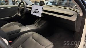 White Tesla Model 3 2024 in Riga, with an engine capacity of 0.00 L and mileage of 75 thousand km for 40990 €, photo 19 on AUTOMOTO.COM.LV