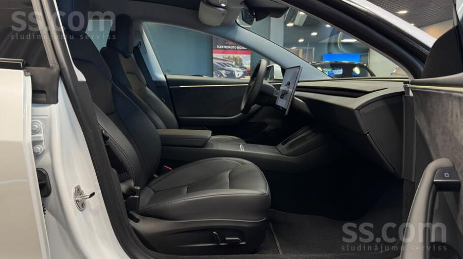 White Tesla Model 3 2024 in Riga, with an engine capacity of 0.00 L and mileage of 75 thousand km for 40990 €, photo 20 on AUTOMOTO.COM.LV