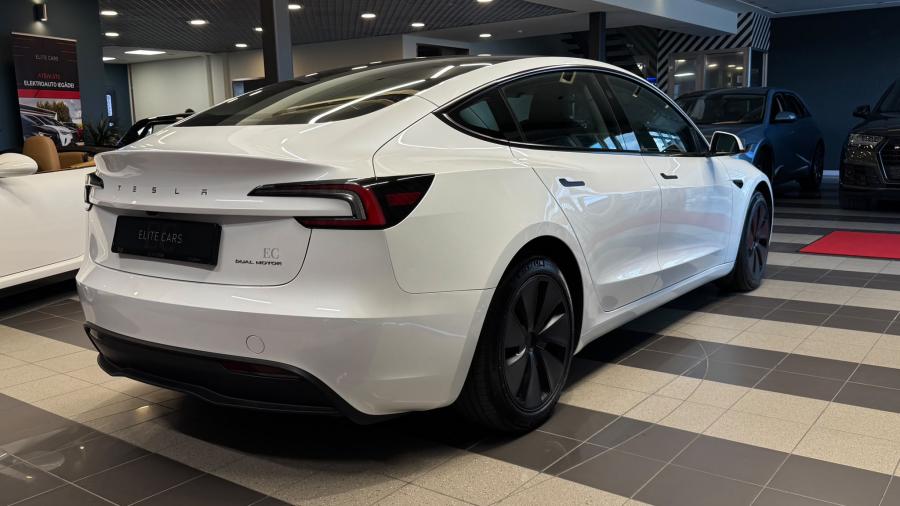 White Tesla Model 3 2024 in Riga, with an engine capacity of 0.00 L and mileage of 75 thousand km for 42000 €, photo 1 on AUTOMOTO.COM.LV