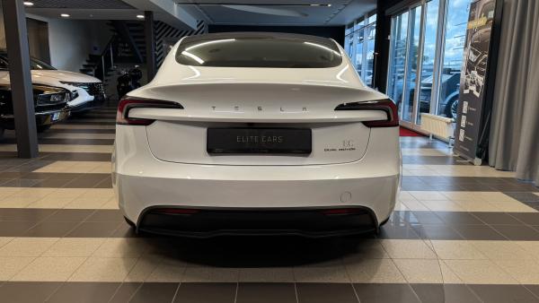 Balts Tesla Model 3 2024 Rīga, ar dzinēja tilpumu 0.00 L un nobraukumu 75 tūkst. km par 42000 €, foto 3 vietnē AUTOMOTO.COM.LV