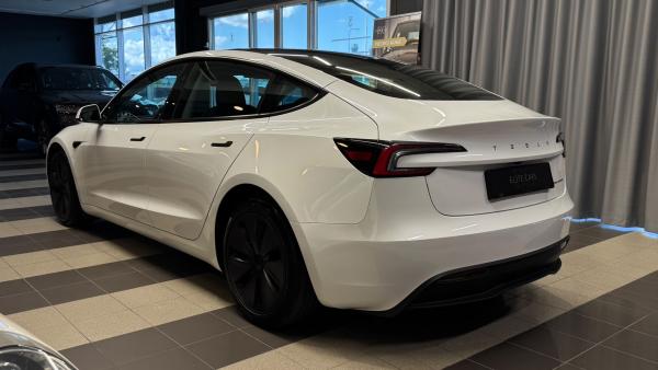 Balts Tesla Model 3 2024 Rīga, ar dzinēja tilpumu 0.00 L un nobraukumu 75 tūkst. km par 42000 €, foto 5 vietnē AUTOMOTO.COM.LV