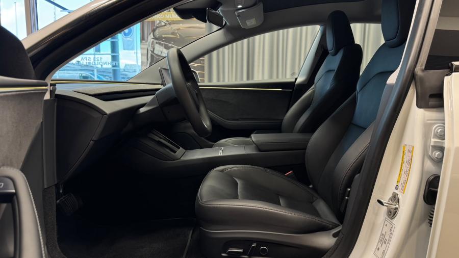 White Tesla Model 3 2024 in Riga, with an engine capacity of 0.00 L and mileage of 75 thousand km for 42000 €, photo 8 on AUTOMOTO.COM.LV