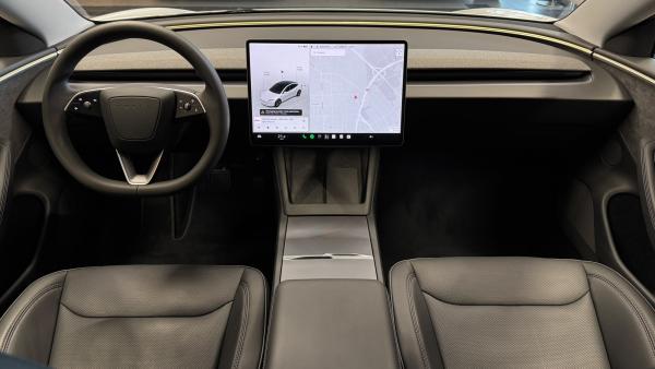 Balts Tesla Model 3 2024 Rīga, ar dzinēja tilpumu 0.00 L un nobraukumu 75 tūkst. km par 42000 €, foto 9 vietnē AUTOMOTO.COM.LV
