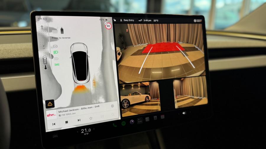 White Tesla Model 3 2024 in Riga, with an engine capacity of 0.00 L and mileage of 75 thousand km for 42000 €, photo 12 on AUTOMOTO.COM.LV