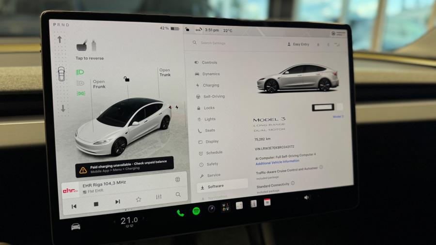 White Tesla Model 3 2024 in Riga, with an engine capacity of 0.00 L and mileage of 75 thousand km for 42000 €, photo 13 on AUTOMOTO.COM.LV