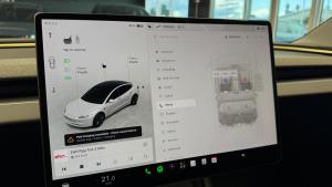White Tesla Model 3 2024 in Riga, with an engine capacity of 0.00 L and mileage of 75 thousand km for 42000 €, photo 15 on AUTOMOTO.COM.LV