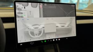 White Tesla Model 3 2024 in Riga, with an engine capacity of 0.00 L and mileage of 75 thousand km for 42000 €, photo 16 on AUTOMOTO.COM.LV