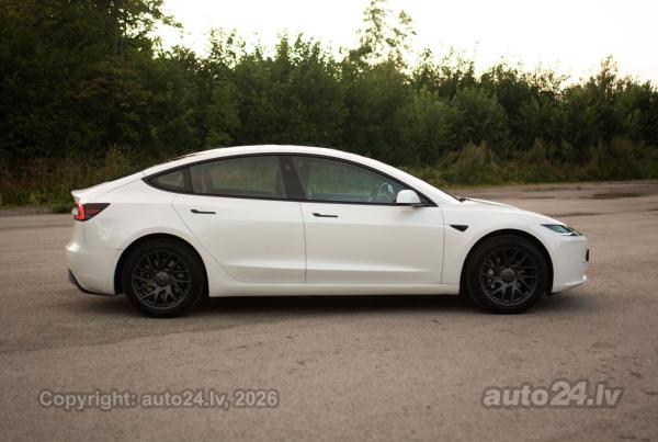 White Tesla Model 3 2024 in Parnu, with an engine capacity of 0.00 L and mileage of 29 thousand km for 32990 €, photo 7 on AUTOMOTO.COM.LV
