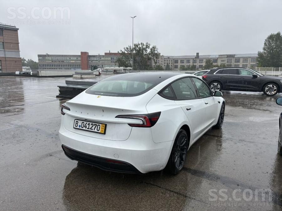 White Tesla Model 3 2024 in Riga, with an engine capacity of 0.00 L and mileage of 50 thousand km for 23000 €, photo 3 on AUTOMOTO.COM.LV
