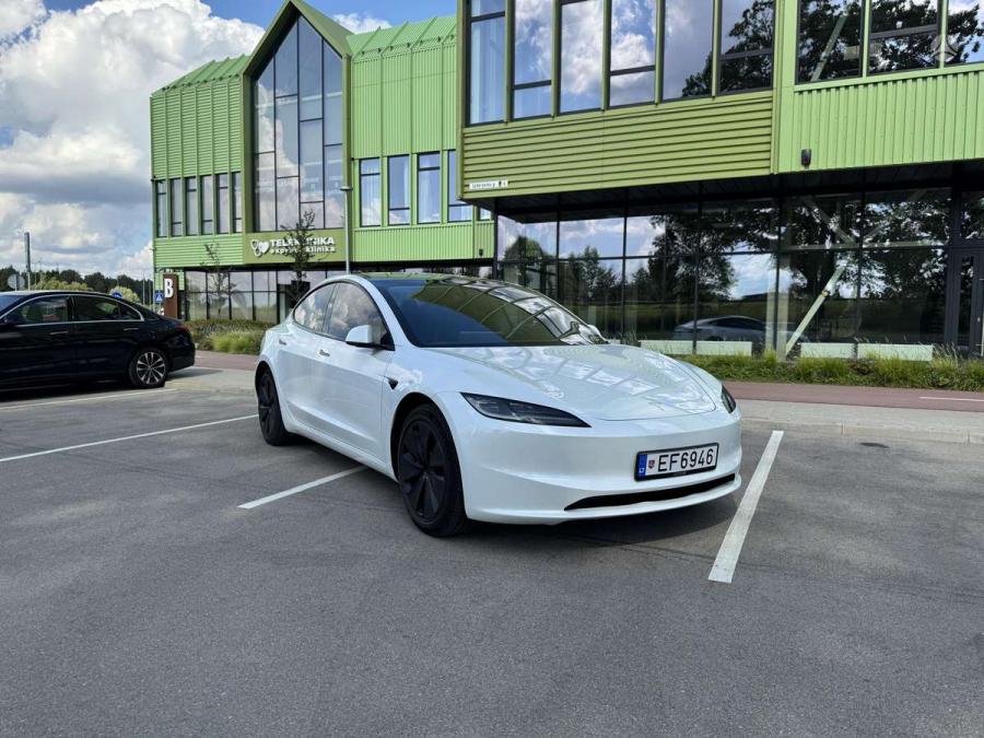 Balts Tesla Model 3 2024 Kauņa, ar dzinēja tilpumu 0.00 L un nobraukumu 69 tūkst. km par 32000 €, foto 1 vietnē AUTOMOTO.COM.LV