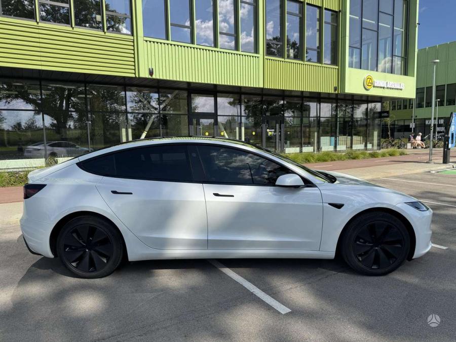 Balts Tesla Model 3 2024 Kauņa, ar dzinēja tilpumu 0.00 L un nobraukumu 69 tūkst. km par 32000 €, foto 4 vietnē AUTOMOTO.COM.LV