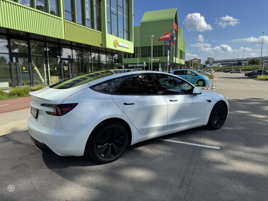 Balts Tesla Model 3 2024 Kauņa, ar dzinēja tilpumu 0.00 L un nobraukumu 69 tūkst. km par 32000 €, foto 5 vietnē AUTOMOTO.COM.LV