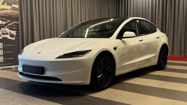 White Tesla Model 3 2024 in Riga, with an engine capacity of 0.00 L and mileage of 75 thousand km for 42000 €, photo 1 on AUTOMOTO.COM.LV