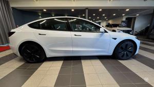 Balts Tesla Model 3 2024 Rīga, ar dzinēja tilpumu 0.00 L un nobraukumu 75 tūkst. km par 42000 €, foto 5 vietnē AUTOMOTO.COM.LV