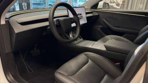 Balts Tesla Model 3 2024 Rīga, ar dzinēja tilpumu 0.00 L un nobraukumu 75 tūkst. km par 42000 €, foto 11 vietnē AUTOMOTO.COM.LV