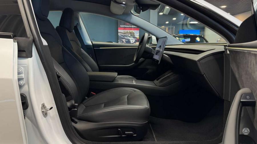 Balts Tesla Model 3 2024 Rīga, ar dzinēja tilpumu 0.00 L un nobraukumu 75 tūkst. km par 42000 €, foto 12 vietnē AUTOMOTO.COM.LV