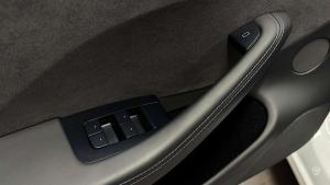 Balts Tesla Model 3 2024 Rīga, ar dzinēja tilpumu 0.00 L un nobraukumu 75 tūkst. km par 42000 €, foto 16 vietnē AUTOMOTO.COM.LV