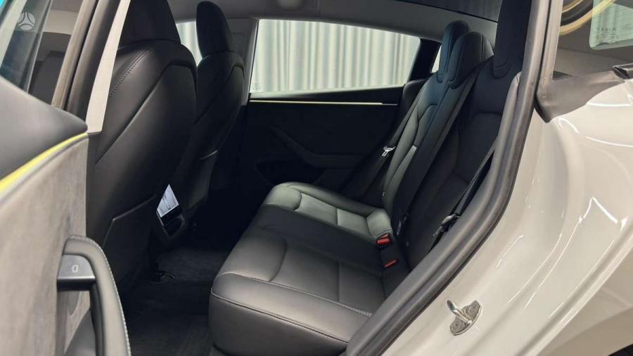 Balts Tesla Model 3 2024 Rīga, ar dzinēja tilpumu 0.00 L un nobraukumu 75 tūkst. km par 42000 €, foto 17 vietnē AUTOMOTO.COM.LV