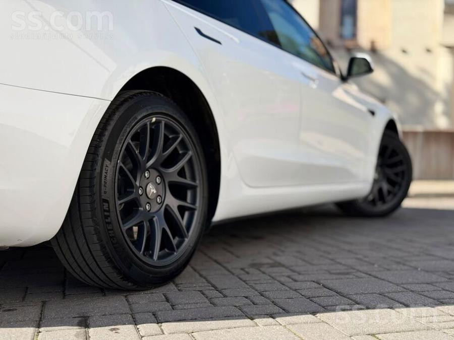 Balts Tesla Model 3 2024 Jelgava, ar dzinēja tilpumu 0.00 L un nobraukumu 64 tūkst. km par 34000 €, foto 23 vietnē AUTOMOTO.COM.LV