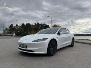 Balts Tesla Model 3 2024 Kauņa, ar dzinēja tilpumu 0.00 L un nobraukumu 72 tūkst. km par 29800 €, foto 4 vietnē AUTOMOTO.COM.LV