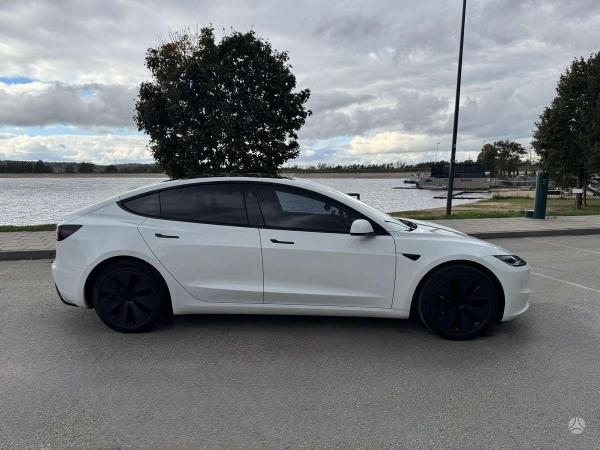 Balts Tesla Model 3 2024 Kauņa, ar dzinēja tilpumu 0.00 L un nobraukumu 72 tūkst. km par 29800 €, foto 5 vietnē AUTOMOTO.COM.LV