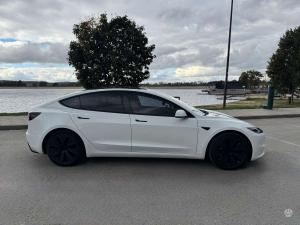 Balts Tesla Model 3 2024 Kauņa, ar dzinēja tilpumu 0.00 L un nobraukumu 72 tūkst. km par 29800 €, foto 5 vietnē AUTOMOTO.COM.LV