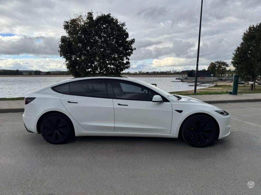 Balts Tesla Model 3 2024 Kauņa, ar dzinēja tilpumu 0.00 L un nobraukumu 72 tūkst. km par 29800 €, foto 5 vietnē AUTOMOTO.COM.LV