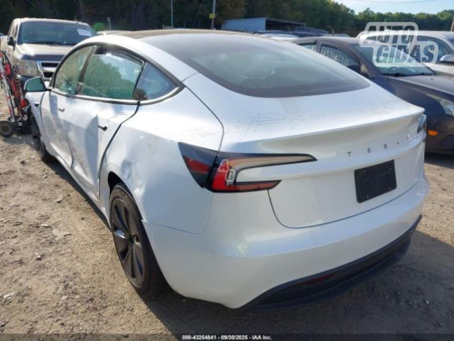 White Tesla Model 3 2025 in Klaipeda, with an engine capacity of 0.00 L and mileage of 20 thousand km for 10000 €, photo 3 on AUTOMOTO.COM.LV